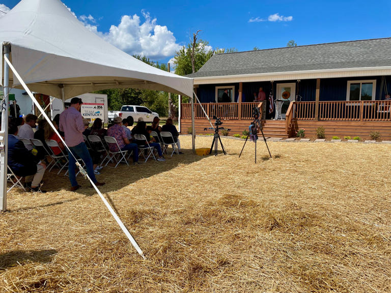 Gov. Beshear attends 2 new home dedications for tornado survivors in ...