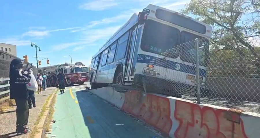Multiple injured after MTA bus runs onto barrier wall in NYC