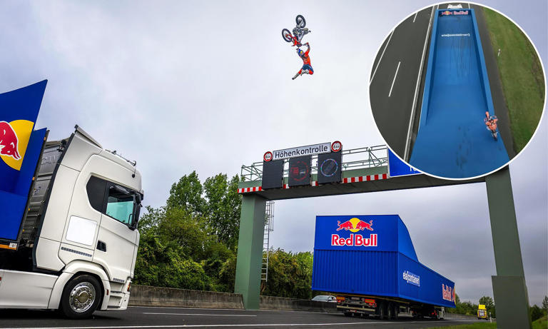 Watch the incredible moment motorcycle rider jumps between two moving ...