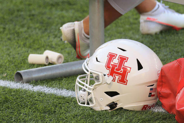 Former Houston Cougars linebacker now a hero after burning car rescue