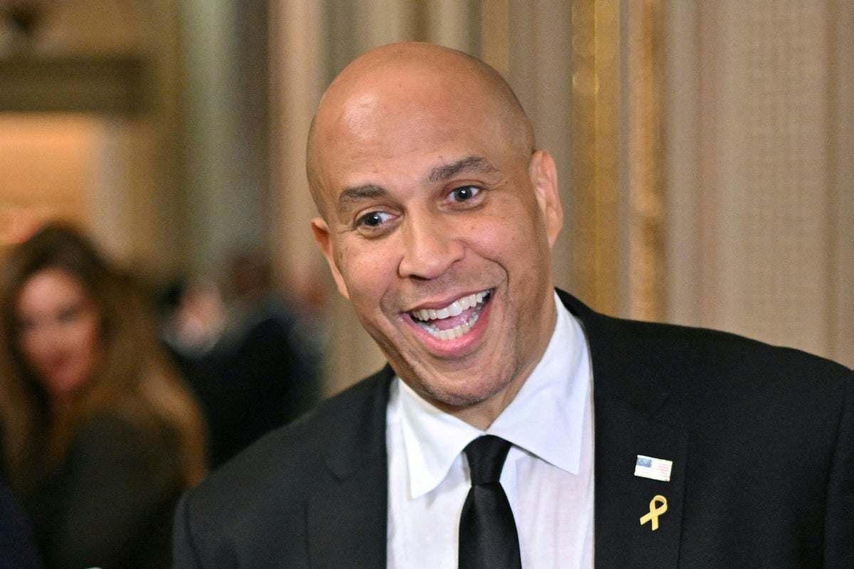 Senator Cory Booker announces engagement to Alexis Lewis