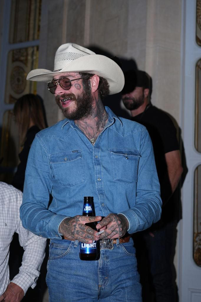 El debut de Post Malone como diseñador en París que se ha vuelto viral