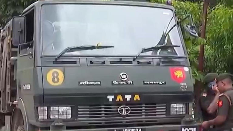 West Bengal News: Kolkata Police Stop Army Truck Near Writers’ Building ...