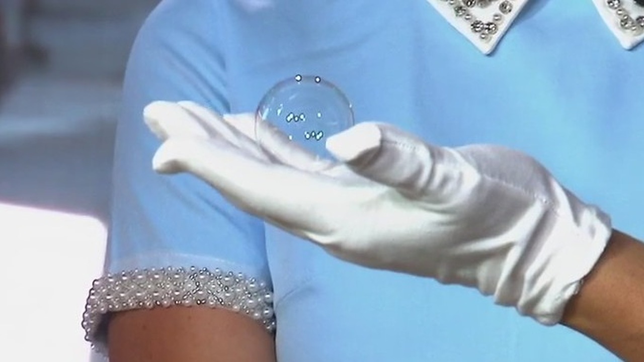 Bubble science experiments: Chicago museum celebrates 200M visitor with ...