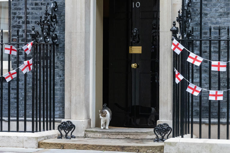 Keir Starmer's flag fondling is desperate