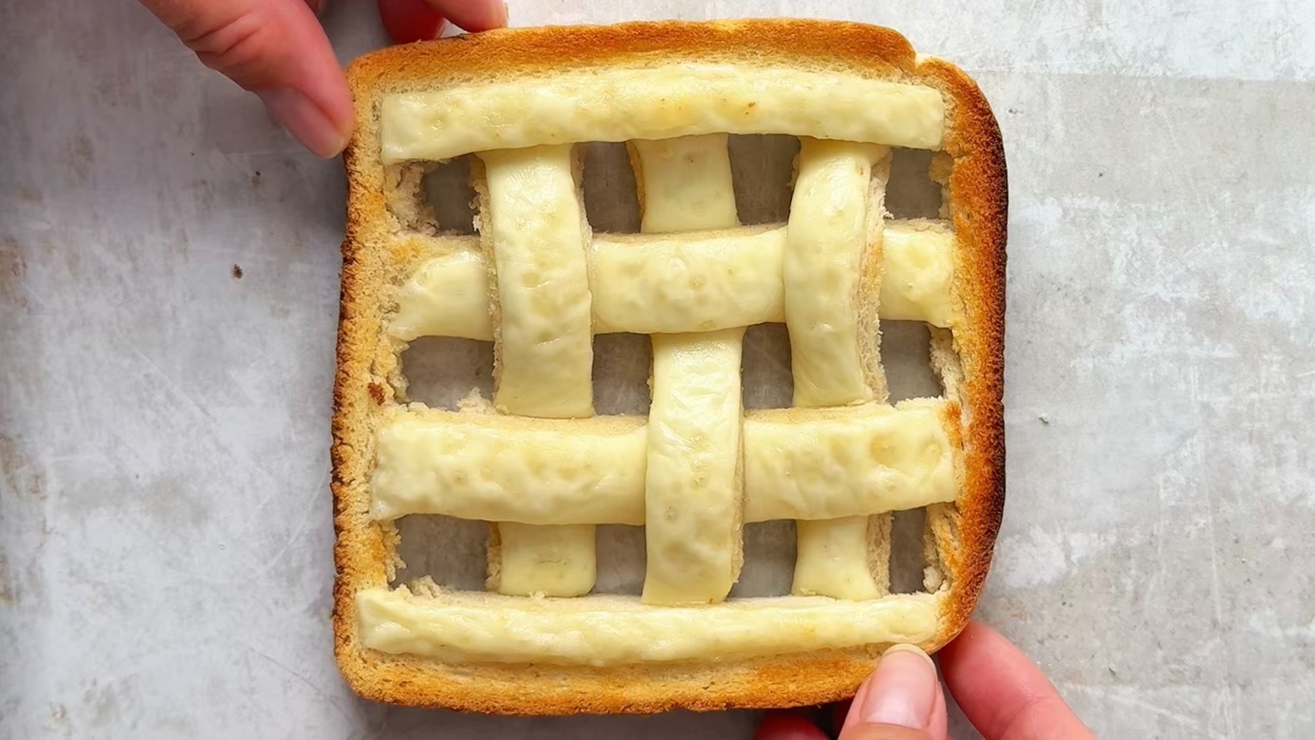 Viral Woven Toast - Tosta de queijo com um toque especial