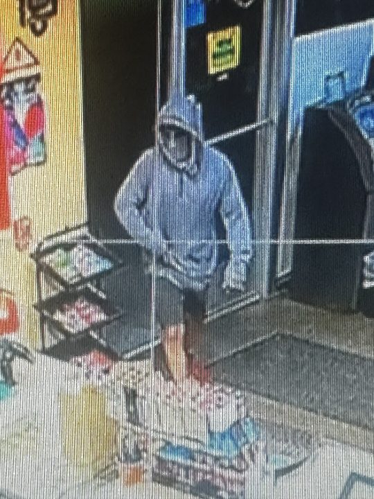 Officers search for St. Albans gas station robbery suspect