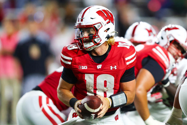 Wisconsin preparing to start O'Neil at QB in place of the injured ...