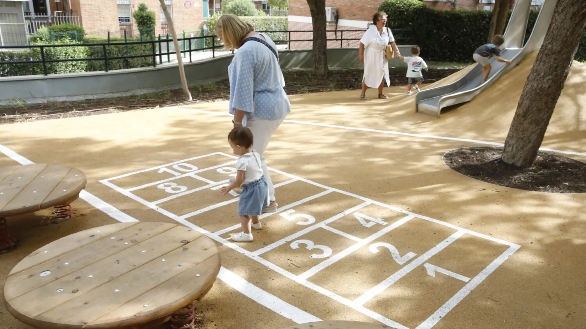 Carabanchel estrena zonas infantiles y para mayores en la renovada ...