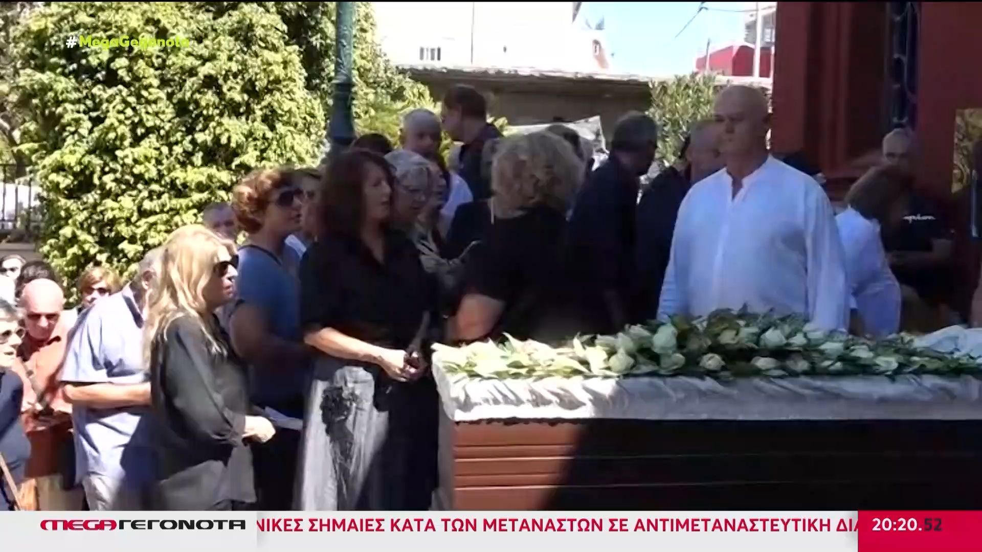 Πάτρα: Θλίψη στην κηδεία της 86χρονης που «θυσιάστηκε» για το 8 ετών ...
