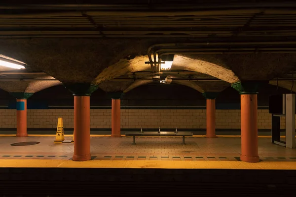 20 quirky contrasts between NY and LA
