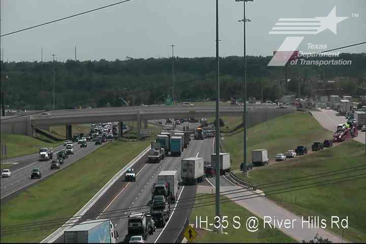 I-35 in Georgetown shut down overnight after truck hits overpass