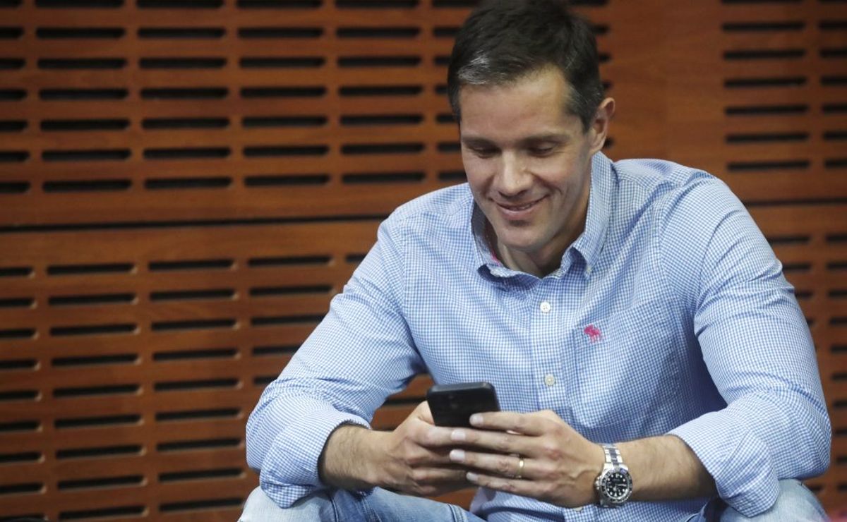 La nueva imagen que quiere proyectar Azul Azul genera indignación ...