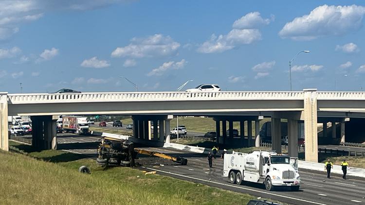 1 person in critical condition after I-35 bridge strike in Georgetown