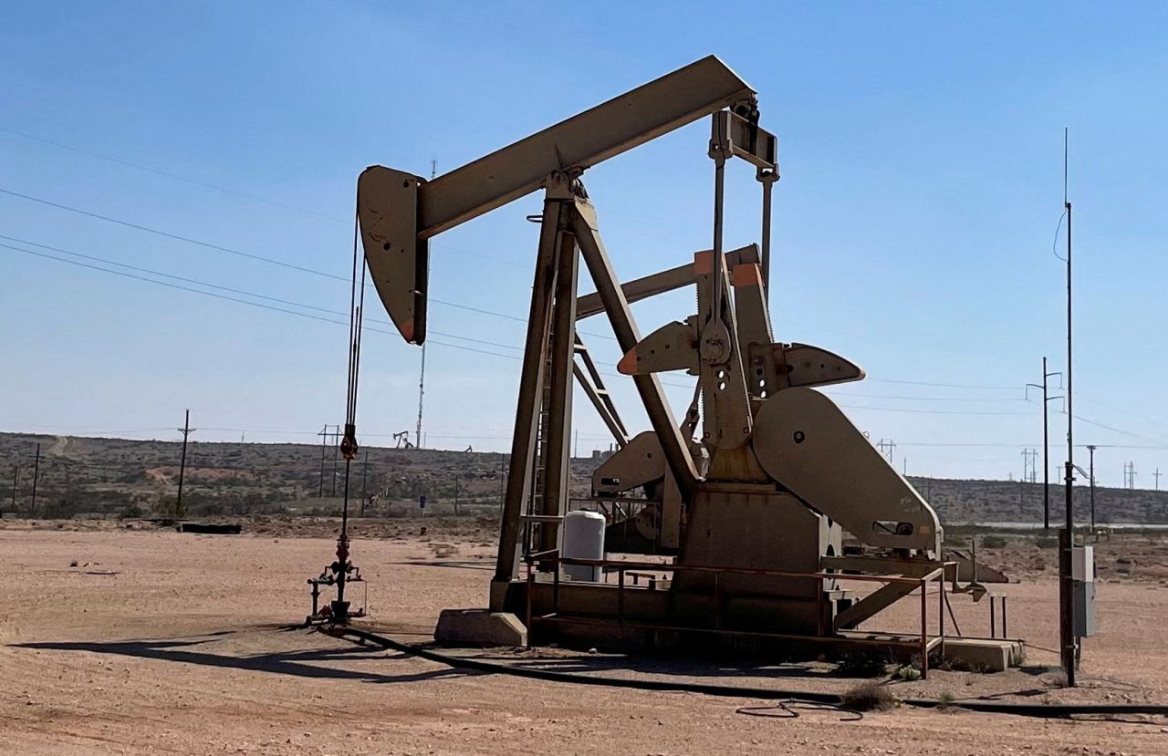 US crude oil stockpiles post fourth straight weekly draw