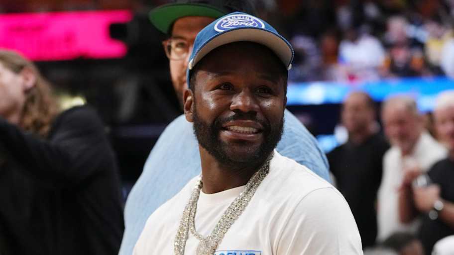 Floyd Mayweather's 5-Figure Bet Against Bill Belichick Wins Big