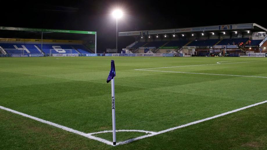Eastleigh v Scunthorpe abandoned after players collide