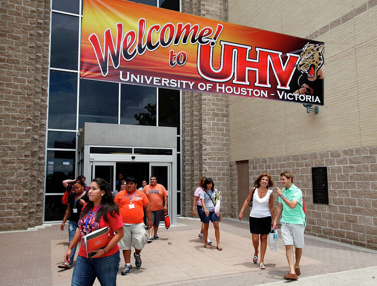Texas A&M University-Victoria transfer is official after 50 years under ...