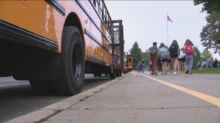 Psychologists weigh in on how to help kids with back-to-school anxiety