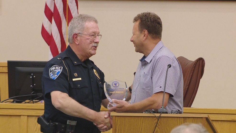 Grand Chute honors retiring police chief with 45 years in Fox Valley ...