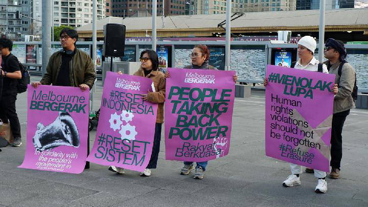 Melihat Demonstrasi WNI di Berbagai Negara, Bawa Tema Brave Pink