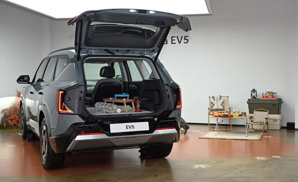 “4000만원대 패밀리 전기차”…기아, 460km 달리는 EV5 출시