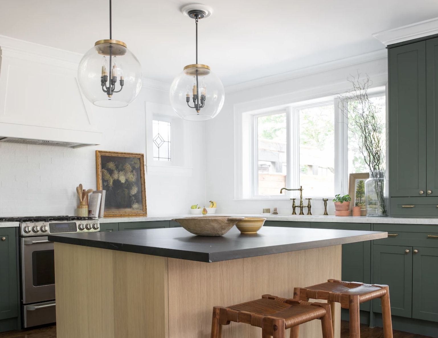 5 Outdated Lighting Features That Are Suddenly Back in Style, According ...