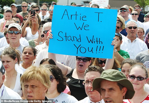 Family feud tearing billion-dollar grocery chain apart heads to ...