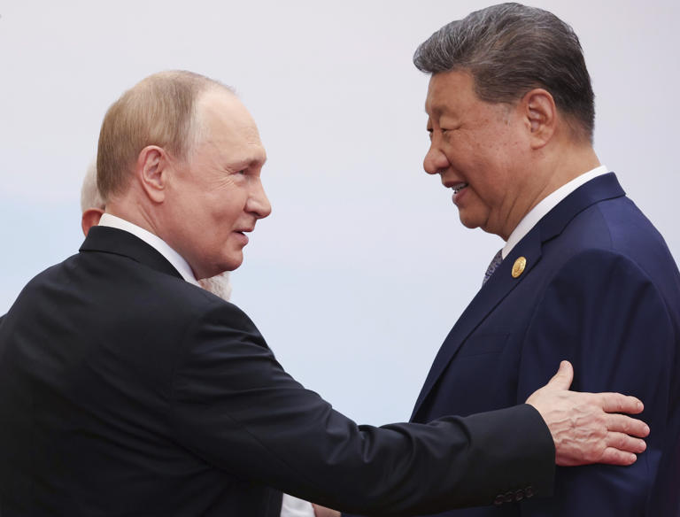 Former Aussie premiers join 'rogues' gallery' of dictators at Chinese ...