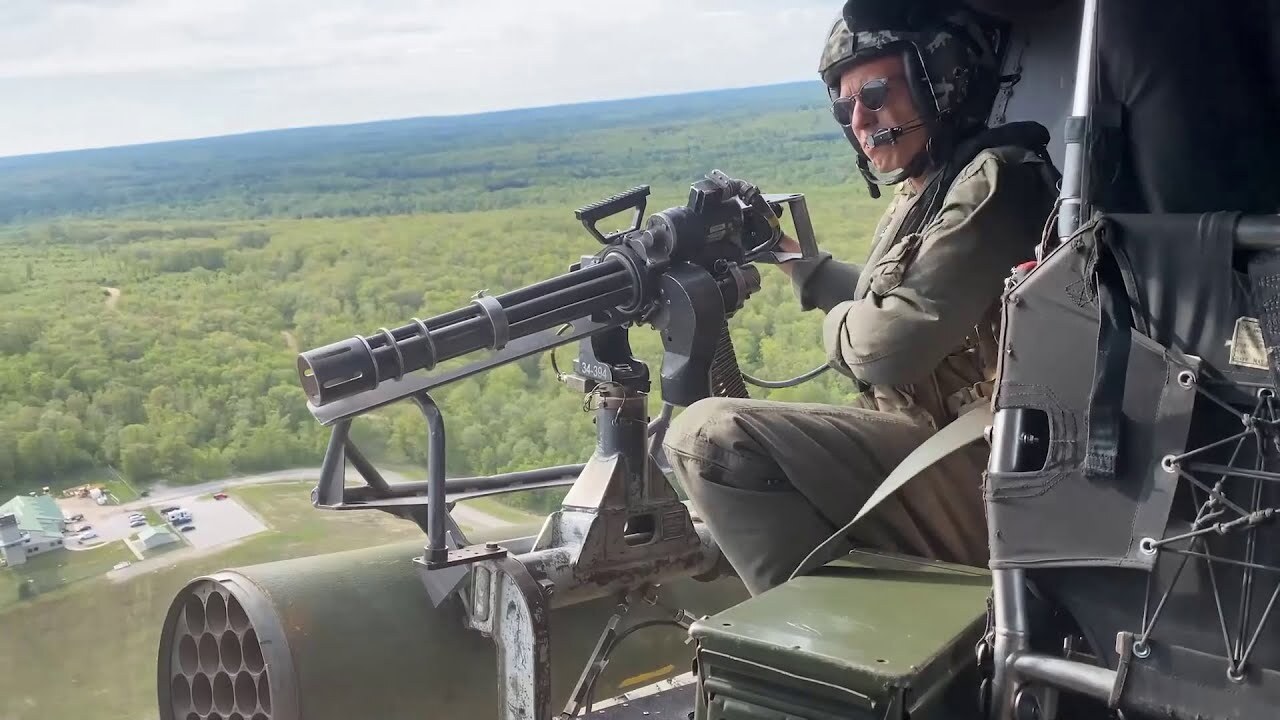 USMC Attack Helicopters • Minigun Shoot
