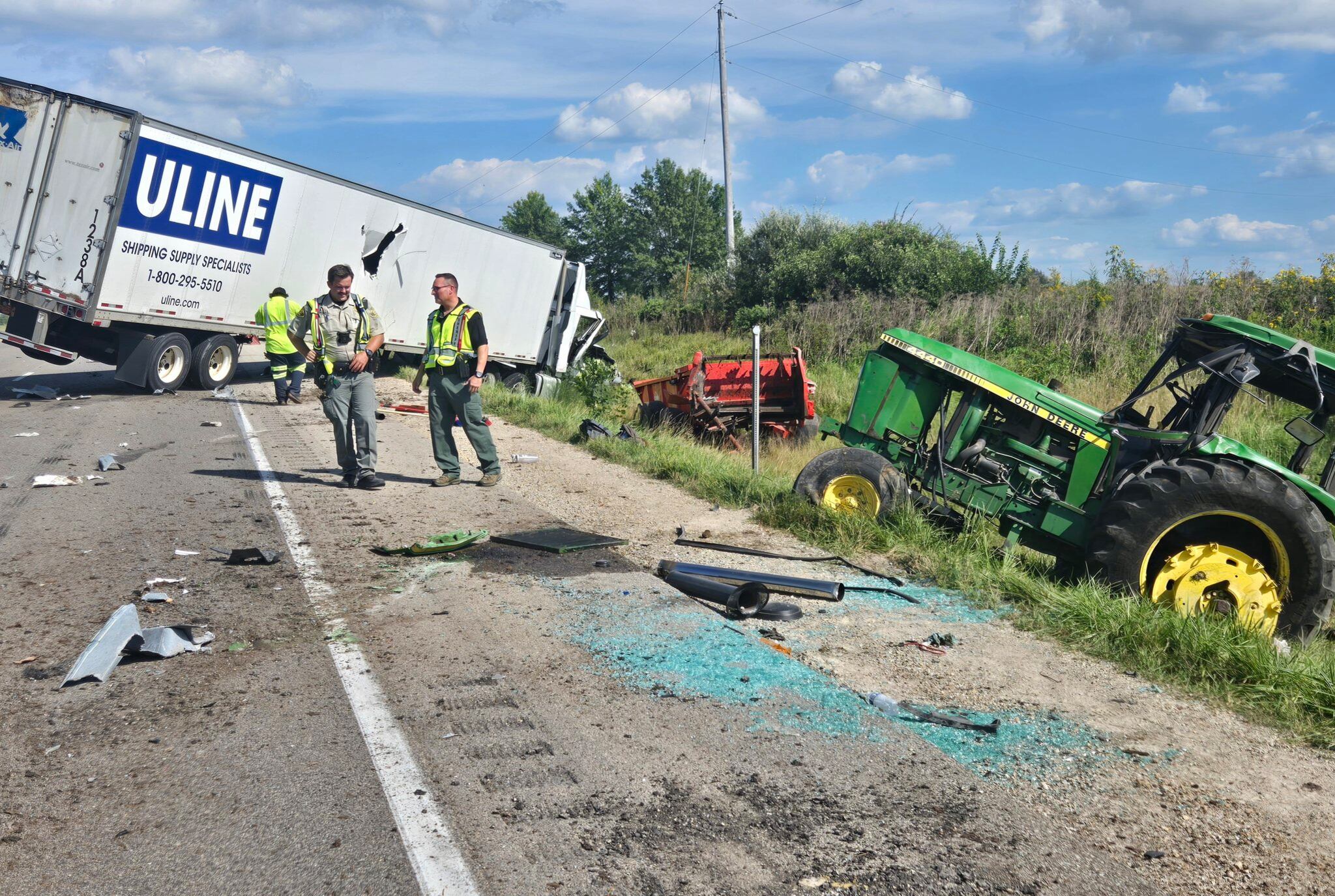 One injured in Linn County semi and tractor crash