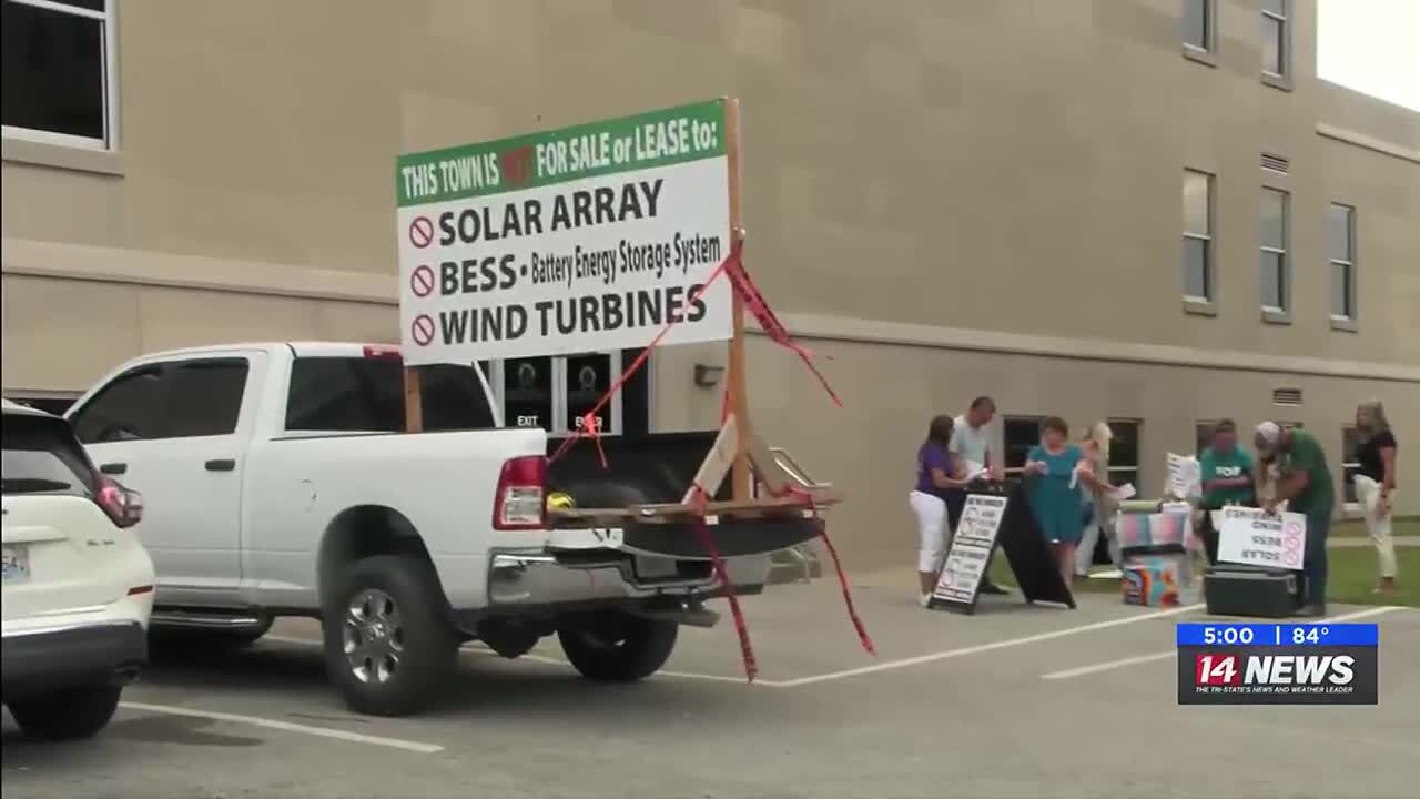 Protesters come out to wind turbine meeting in Henderson County