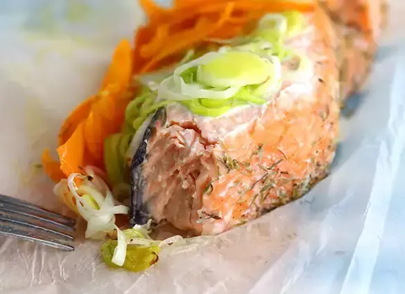 Papillote de salmón jugoso