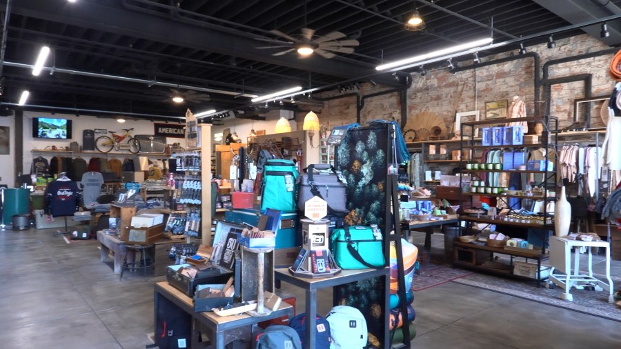 Peoria clothing store opening second location on Washington Square