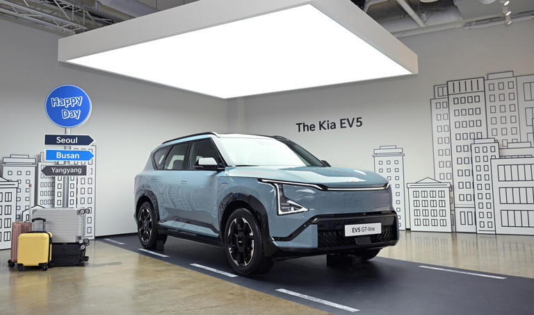 "1회 충전 460km 주행" 기아, '더 기아 EV5' 국내 최초 공개. 가격은 4,855만원부터