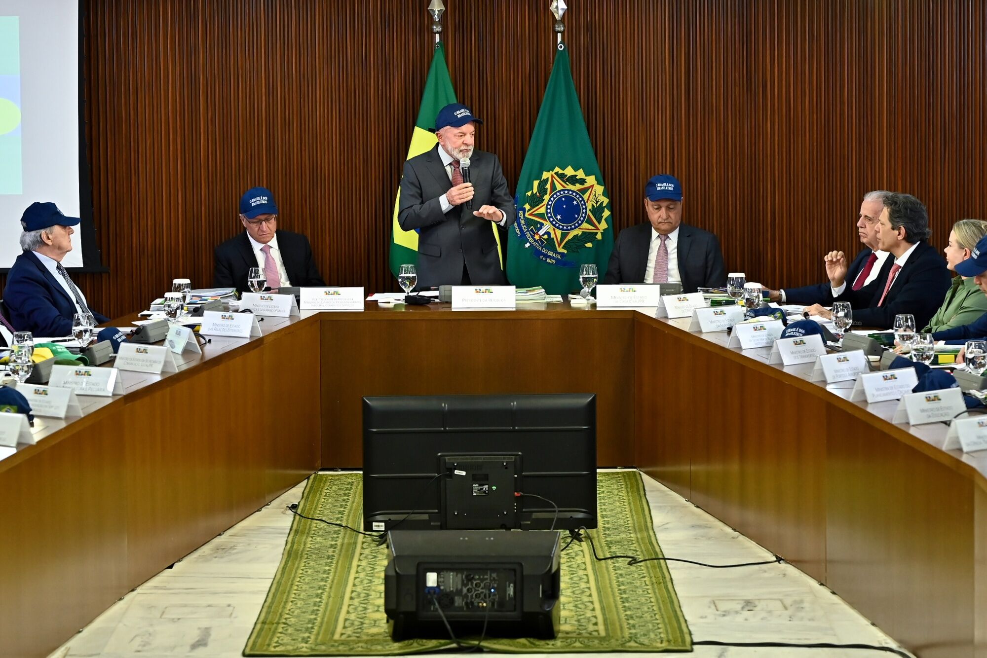 Two Centrist Parties Pull Out of Lula’s Cabinet Eyeing 2026 Vote