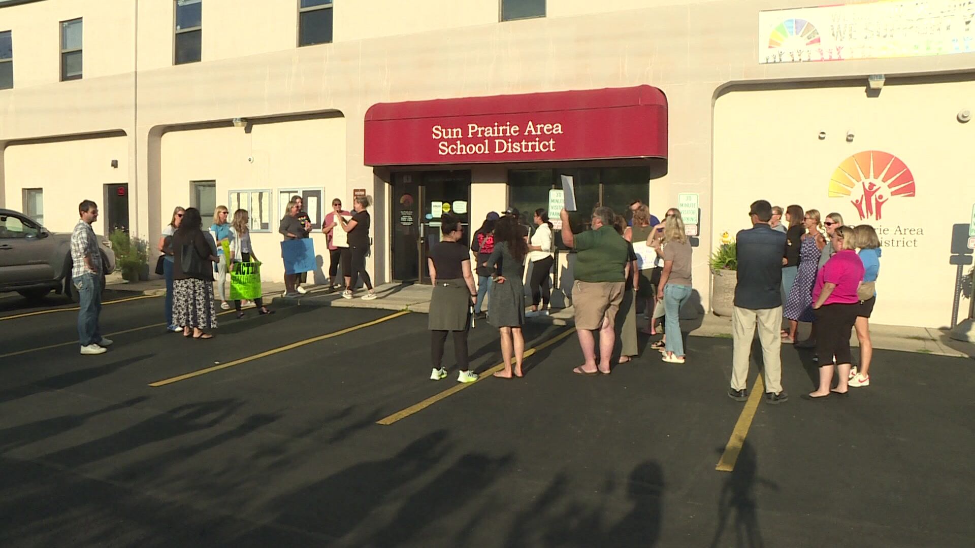 Parents in Sun Prairie express frustration as a new school year begins ...