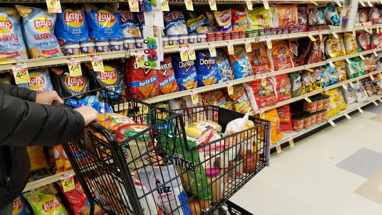 24 grocery store habits Canadians should break before prices climb again