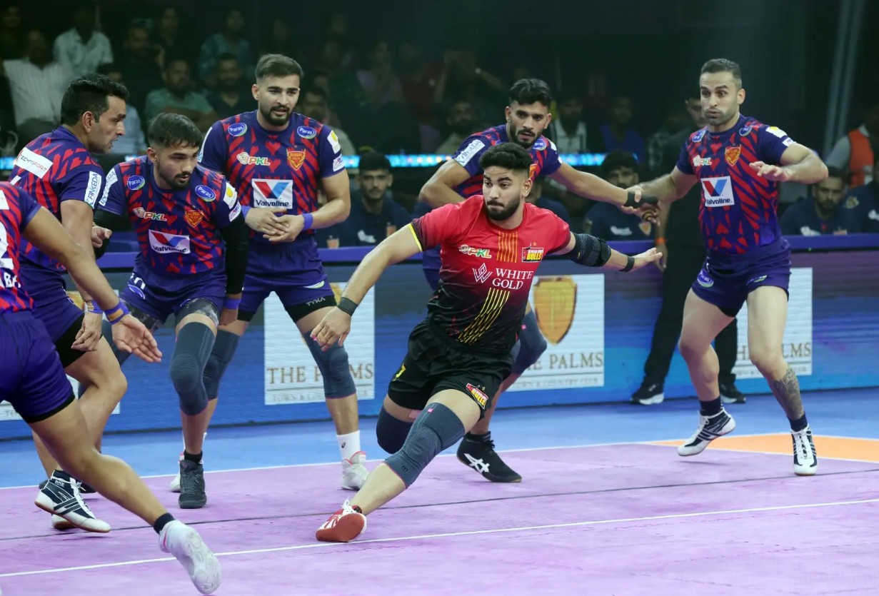 Pro Kabaddi League: Ashu Malik Dominates as Dabang Delhi Make Bengaluru ...