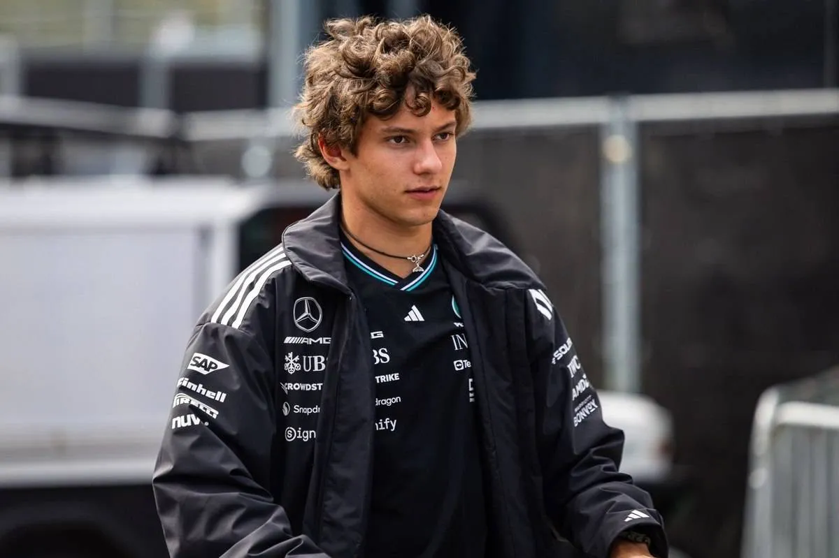 Antonelli shows great sign of maturity after Leclerc's race-ending mistake