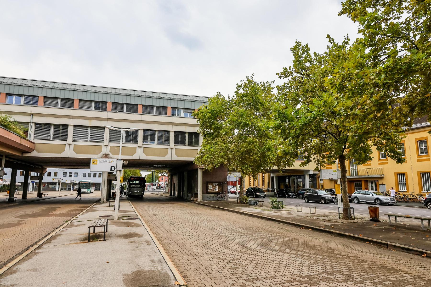 Ab 3,35 Millionen Euro: Post sucht Käufer für große Büro-Immobilie