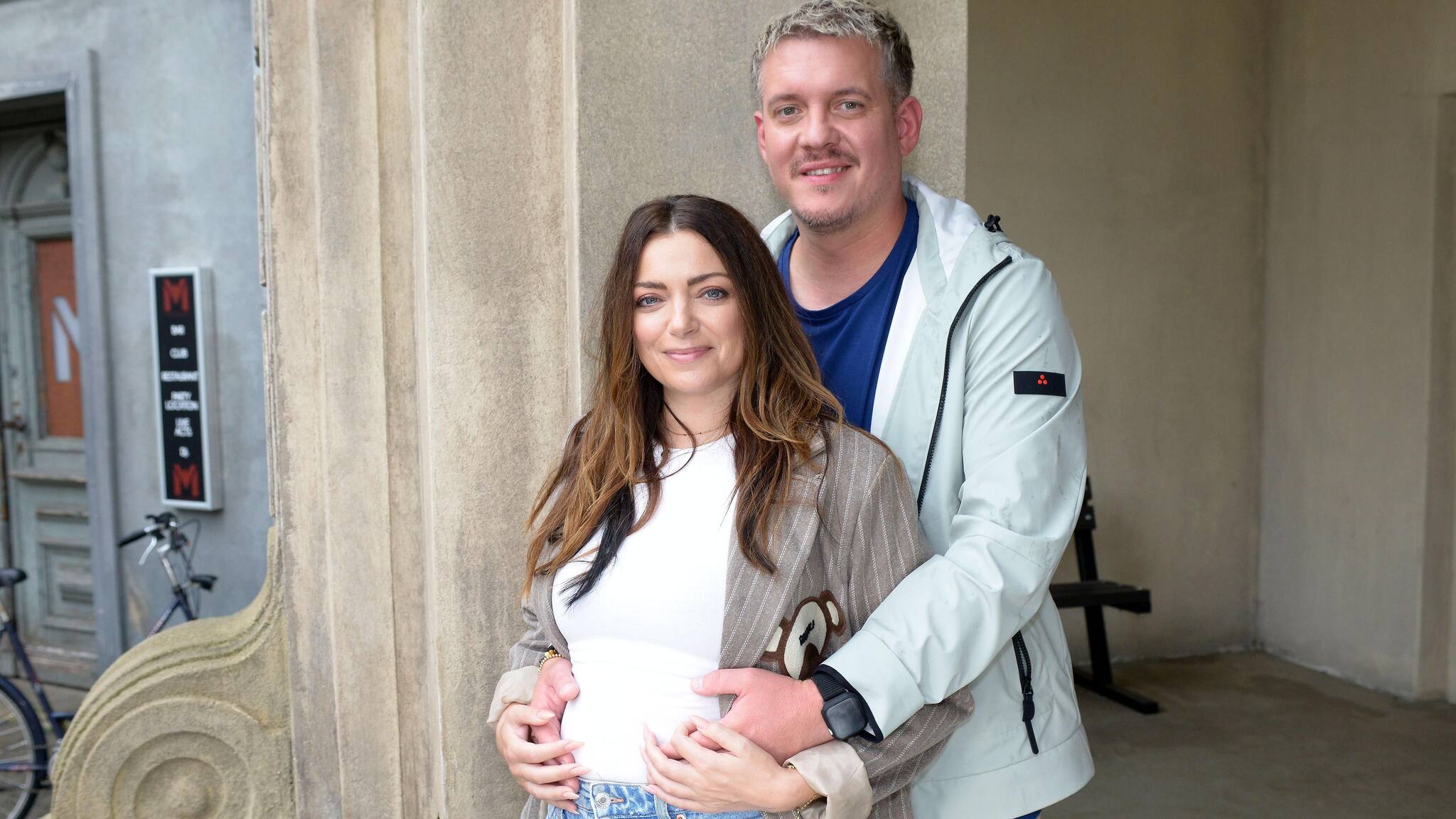 GZSZ-Star Anne Menden ist schwanger und zeigt erstmals ihren Babybauch