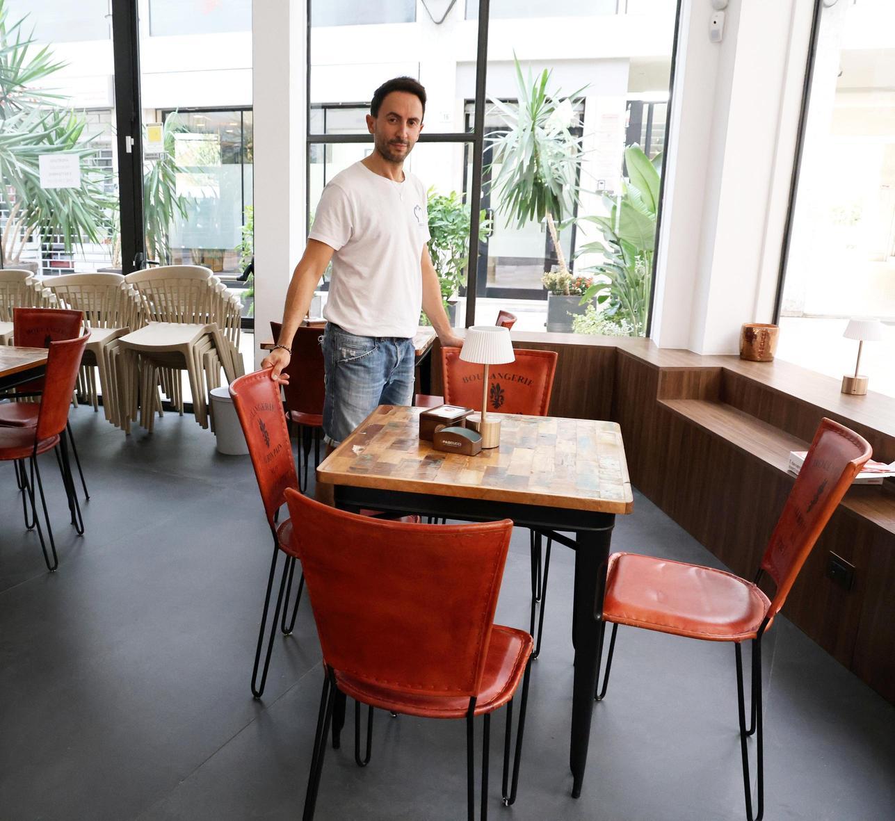 Riapre il bar Roma: "E’ un pezzo di storia"