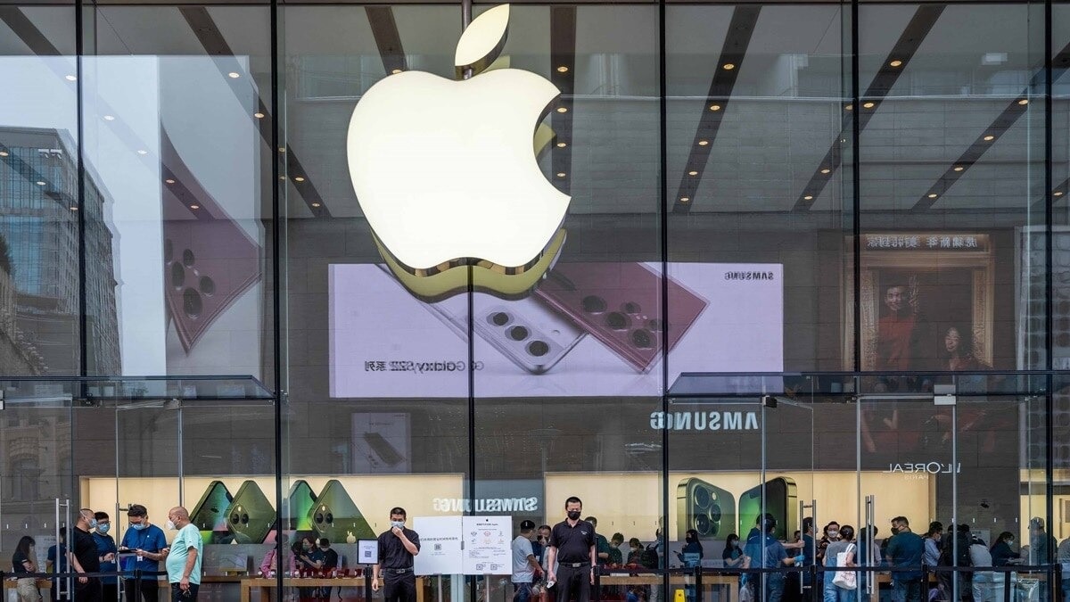 Apple loses 4 top AI researchers as key robotics lead heads to Meta ...