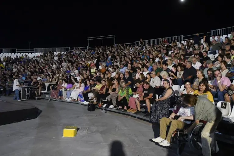 Γέλιο χωρίς όρια: Κρόμπας και Ελευθερίου «υπέγραψαν» το δικό τους ...