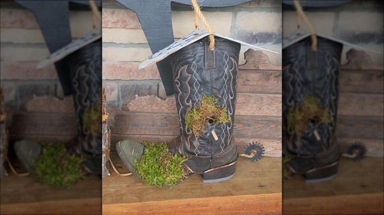 DIY A Unique Birdhouse With The Help Of A Repurposed Boot