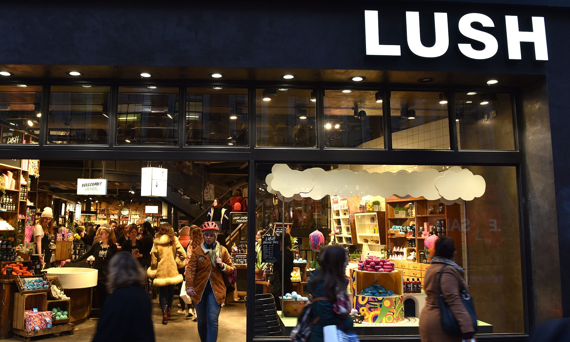 Lush closes ALL of its stores and shuts down its website in protest ...