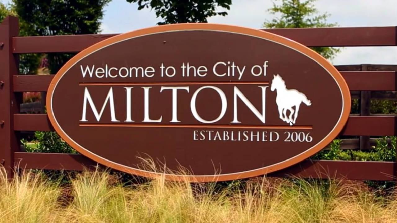 Metro area city council votes unanimously to enact 30-day data center ...