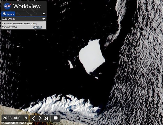 World's largest iceberg is falling apart! Huge TRILLION tonne megaberg ...