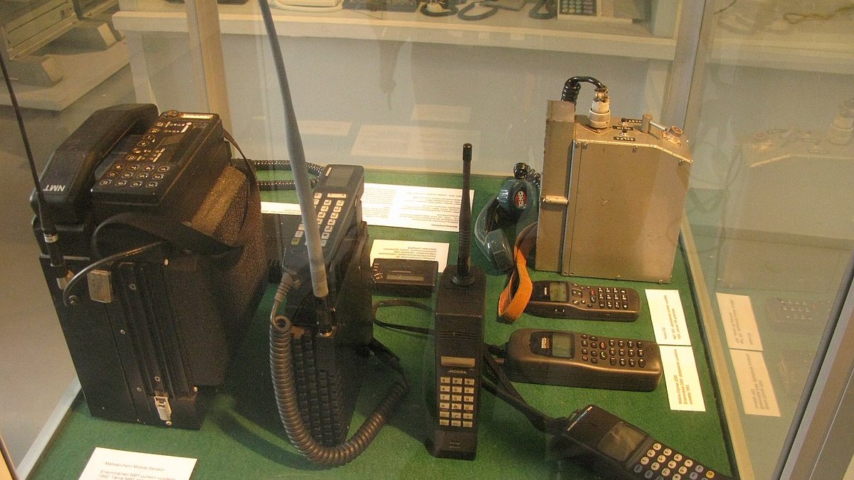 Pierwszy mobilny telefon Nokia - Mobira Cityman 900